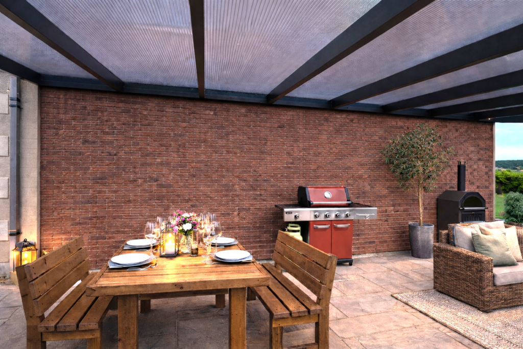 customizable aluminium veranda with glass sliding doors